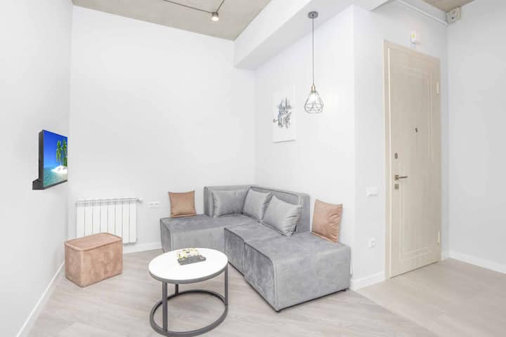 Family Time Apartment 2bdr / Balcony/ 26/4-23/2 - Yerevan