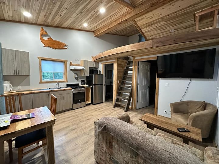 Tiny Home - Relax, Work & Play - Terrace