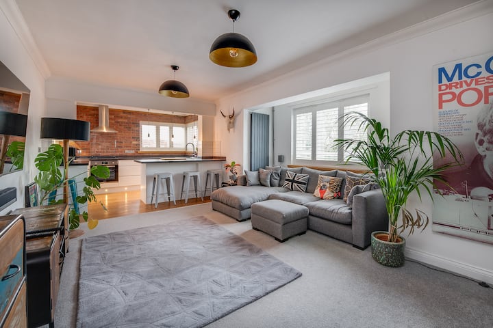 Modern Apartment With Free Off-road Parking - Hayling Island