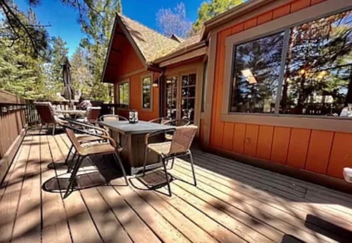 Spacious Cabin With Jacuzzi, Fire Pit & Games - Lake Arrowhead, CA