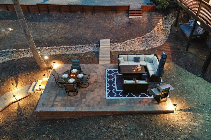 Creekside Cabin Escape • Hot Tub • Fire Pit - Carters Lake, GA