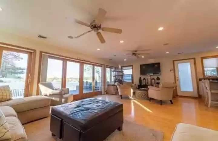 Peaceful Waterfront Home, Large Deck, 4 Bedrooms - Capo Cod, MA