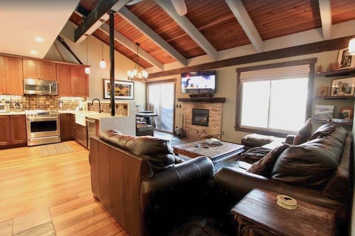 The Pine Tree Palace - Near Canyon Lodge & Village - Mammoth Lakes, CA