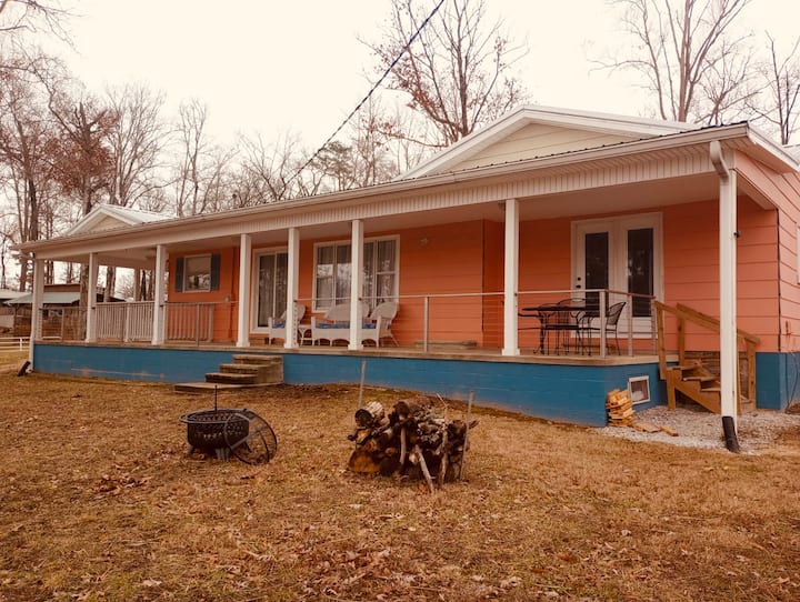 Lake House - 3 Bedroom Lake Front Rental Home! - Dandridge, TN