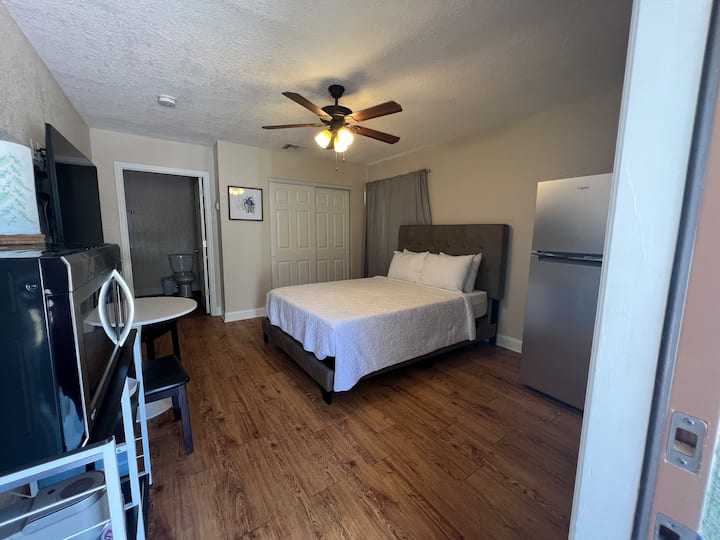 310 Unit A5- Short Shot By The Coffee Pot By Ccflr - St. Petersburg, FL