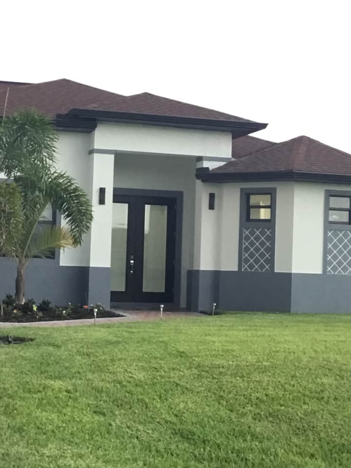 Peaceful Spa Paradise 3 Bed * 2 Bth - Lehigh Acres, FL