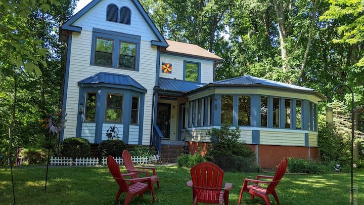 Stained Glass House, 3 Miles From Downtown, Vt - Blacksburg, VA