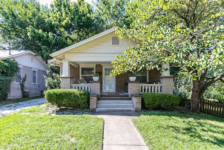 Cozy Bungalow/perfect Porch/relaxed Vibe/near Msu - Springfield, MO