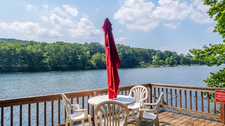 Beautiful Waterfront On Housatonic River - Derby, CT