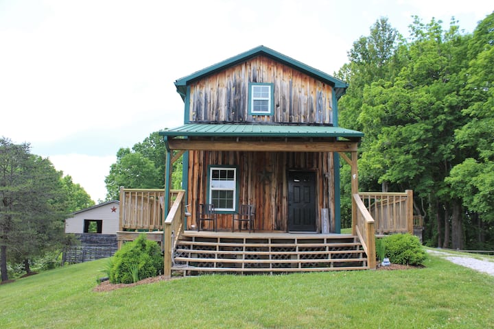 Lovewell Lodge Rustic Vibes & Amazing Views - Pembroke, VA