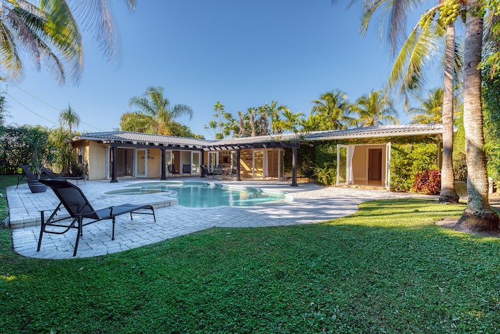 Palm Beach Gardens Gem In A Great Location - Palm Beach Gardens, FL