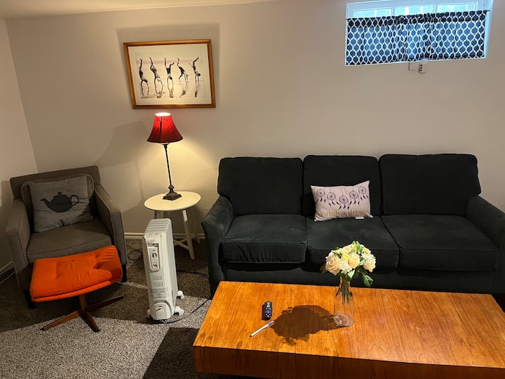 Marda Loop Amazing Cozy Crash Pad - Calgary