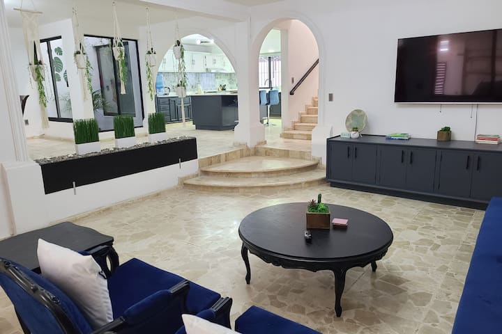 Gaviotas Home For 25 (8beds+ 8mattresses+1sofabed) - Mazatlán