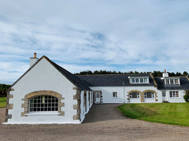Bruntlands Steading - 5 Bedrooms With Open Fire - Moray