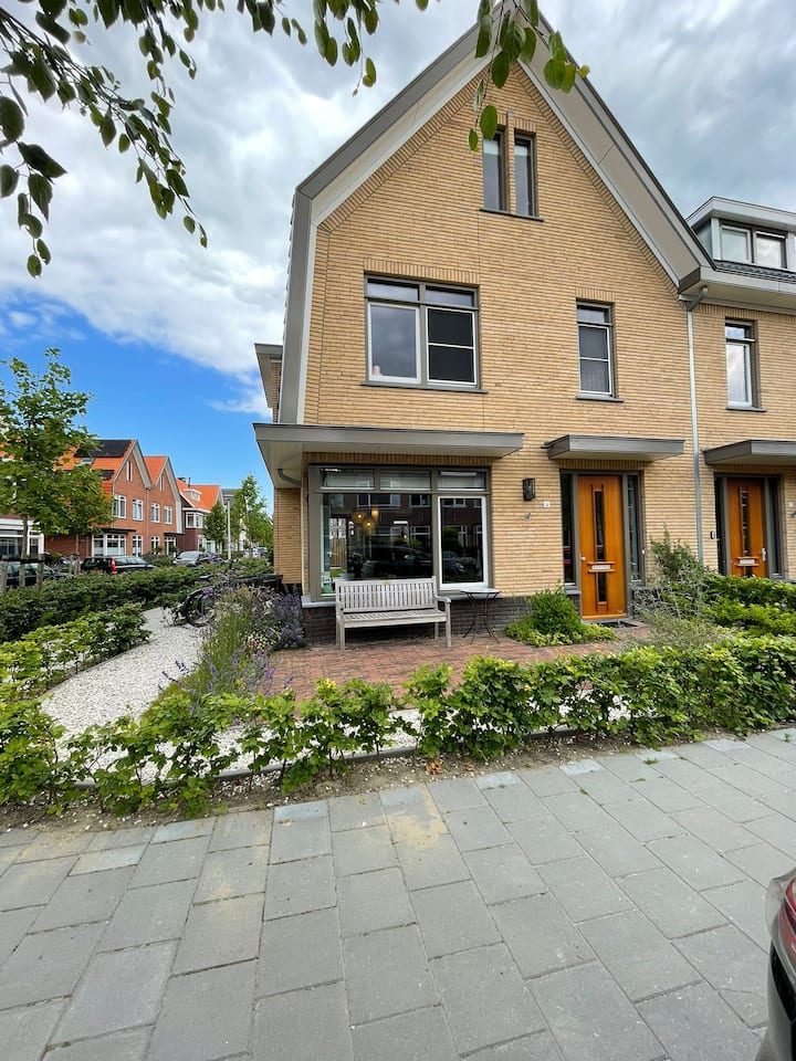 Spacious And Newly Built House + Garden - Leiden