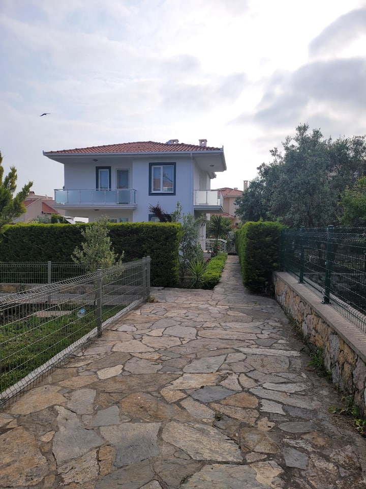 Cunda Adası'nda Denize 200m Kiralık Villa - Ayvalık