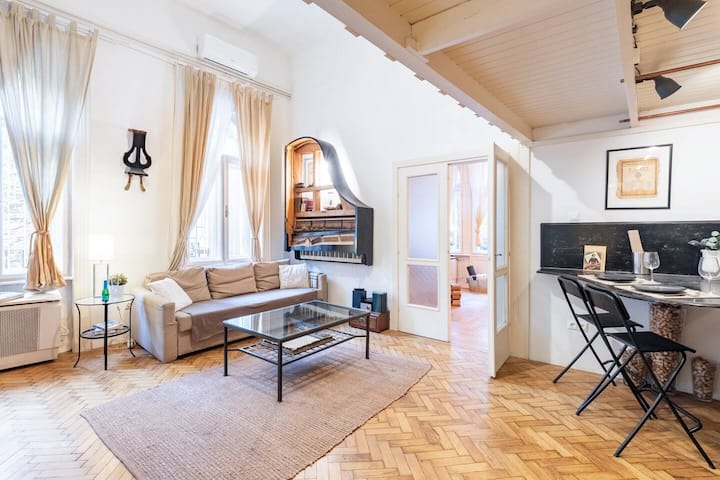 City Center Music Apartment, A/c, Terrace & Bikes - Budapest