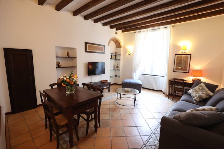 Affascinante Appartamento Nel Cuore Di Milano - ميلانو