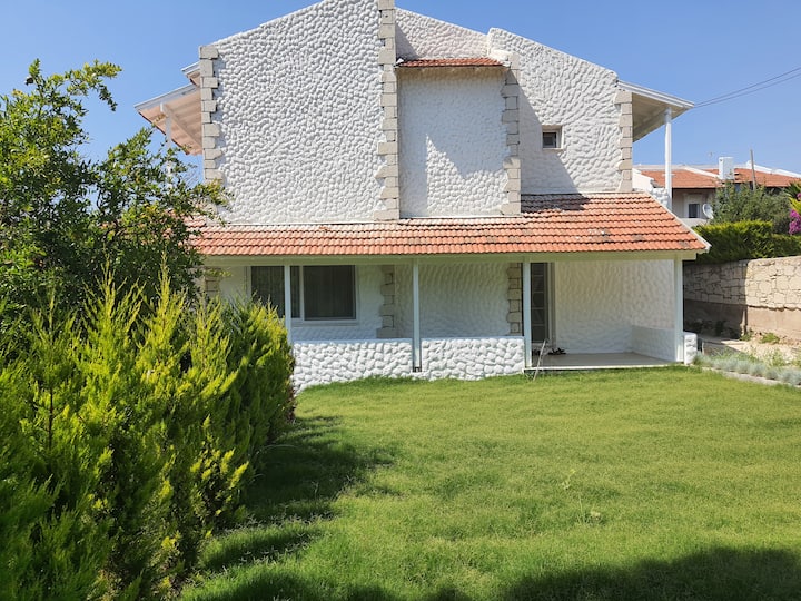 Alaçatı'da Bahçeli Villa - Ovacık
