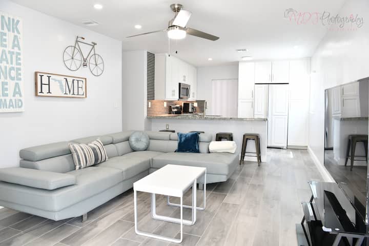 Cozy 3 Bedroom Home   3 Miles 2 Beach - Pompano Beach, FL