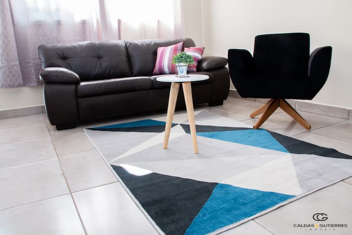 Charmosa Casa Com Churrasqueira Em Condomínio - Sorocaba