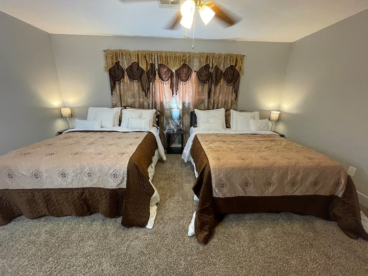 Ft. Sill-5mil/11guests/4bdr/petwelcome/2fba/5qbed! - Lawton, OK