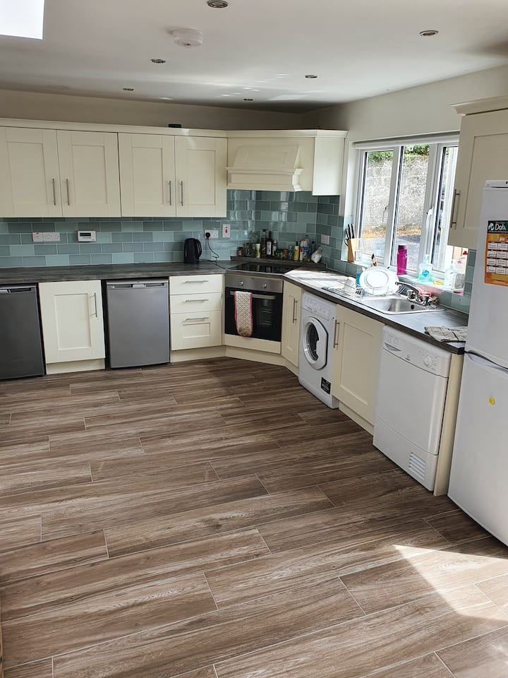 4 Bedroom Home In The Heart Of Callan. - Kilkenny
