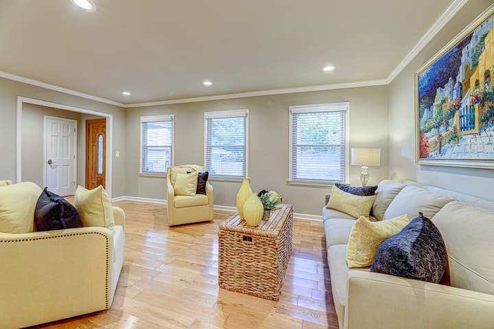 Completely Renovated, Spacious Home In Walton Hs! - Sandy Springs, GA
