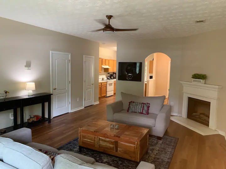 Cheerful College Park Townhouse - Hartsfield-Jackson Atlanta Airport (ATL)