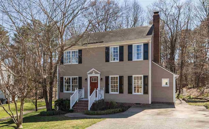 Charming Home Betw. Duke & Unc With Wooded Trails - Durham, NC