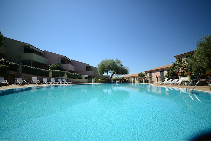Badesi Bilocale Con Clima E Piscina - Sardinië