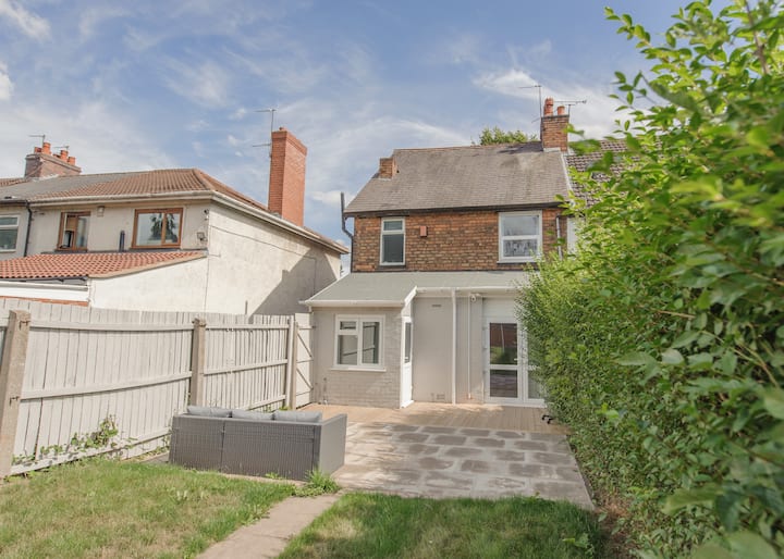 4br Home With Garden Wi-fi And Netflix - Sutton Coldfield