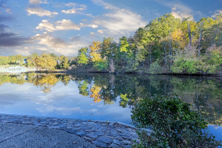 Tranquil Escape Private Lake Frontage + Dock - Decatur, AR