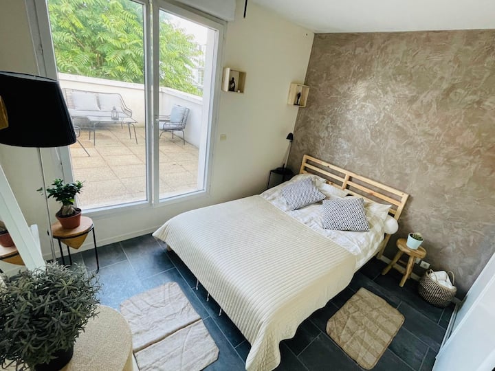 Jolie Chambre : Salle De Bain Privée & Terrasse - Stains