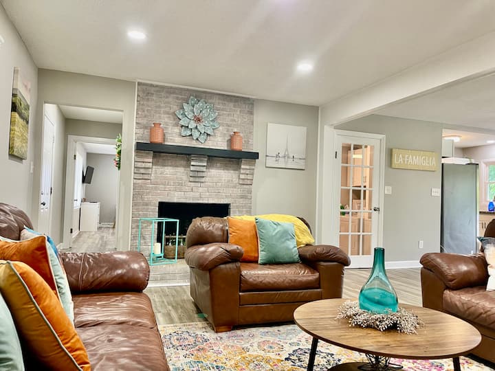 Specious 3 Bedroom Home With Vibrant Outdoor - Greensboro, NC