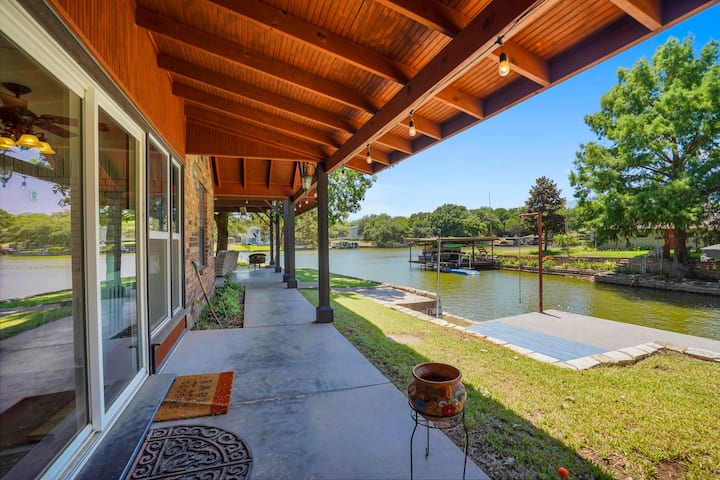Bumpy's Lake House-lakefront Patio Heaven! - Granbury, TX