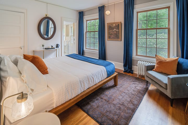 Boutique Room @16 Elm An Historic Mansion - Interlaken, NY