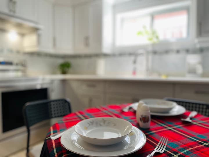 Mississauga's Adorable & Unique 2-bedroom Place - Mississauga