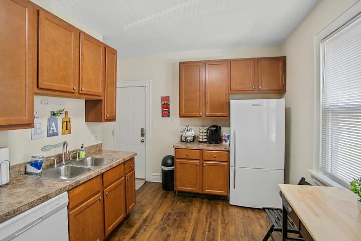 Cute & Cozy For Family Gatherings - Waukegan, IL