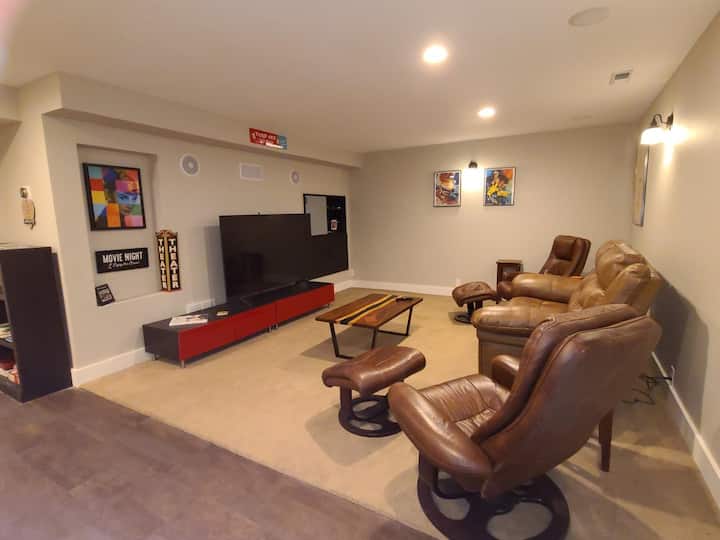 Cheerful 3-bedroom Apartment In Home, Free Parking - オレゴン州