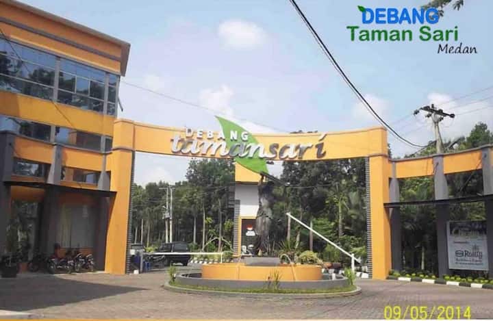Rumah Nyaman Di Komplek Debang Taman Sari Medan. - 메단