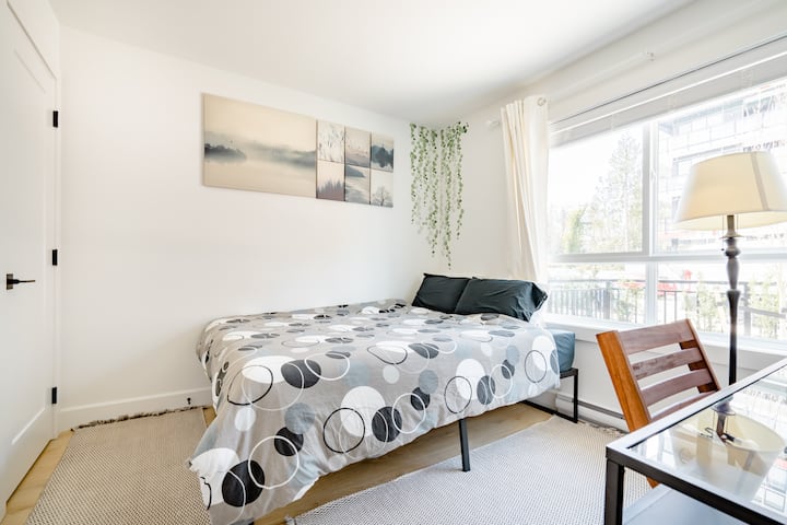 Cozy Private Bedroom With Full Bathroom Attached - Langley