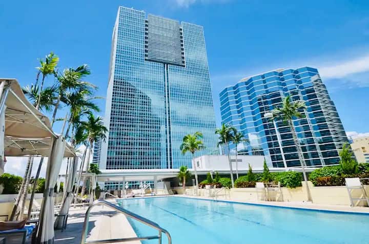 Luxury Studio W/king Bed | Free Parking | Gym/pool - Miami
