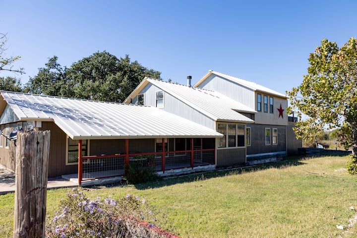 Twin Oaks Home - Sunrise, 5 Rooms, 9 Beds - Dripping Springs, TX