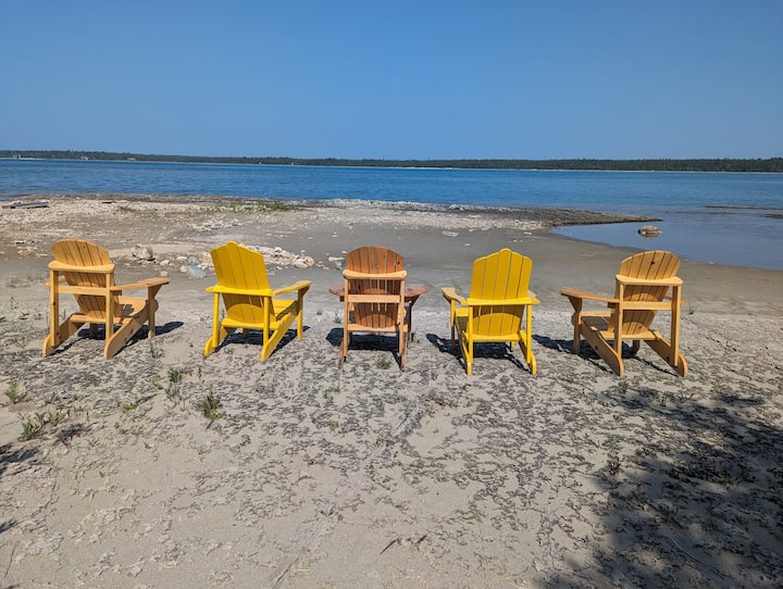 Waterfront Cottage W/hot Tub 4 Br Near Tobermory - 