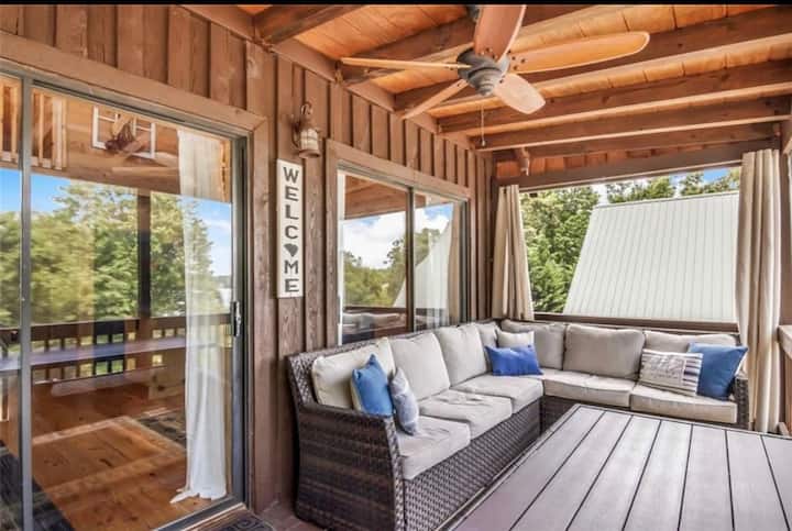 Charming Cabin On Lake Keowee Near Clemson - Walhalla, SC