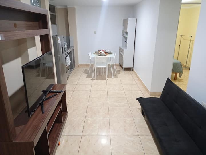 Departamento 2do Piso, Amoblado, Céntrico,  Seguro - Trujillo, Peru
