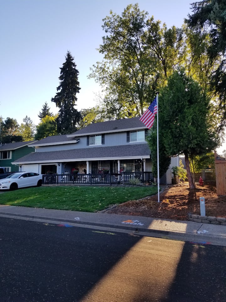 Stay With Denny
Comfortable And Quiet
Cul De Sac - Eugene, OR