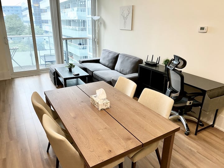 Centrally Located Downtown Toronto Condo - Toronto, ON