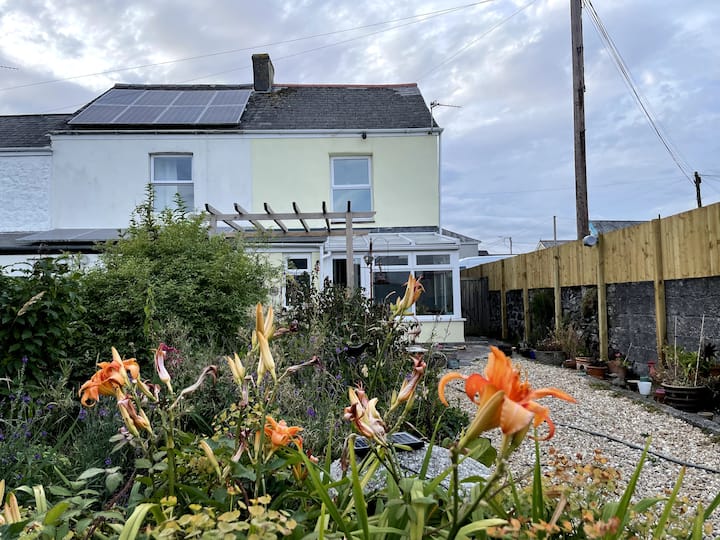 Sunny Garden 2 Bedroom Cottage - St Austell